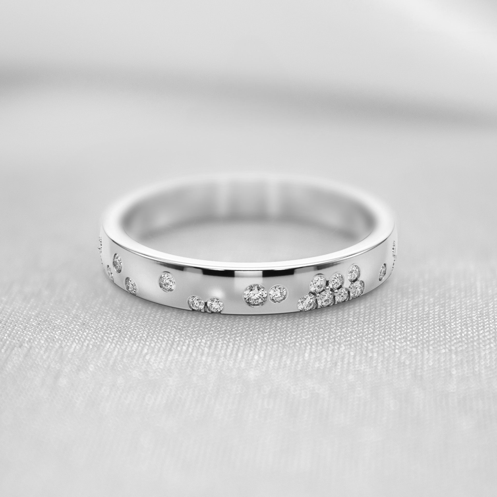 Unique Women's Diamond Wedding Rings | Lisa Robin